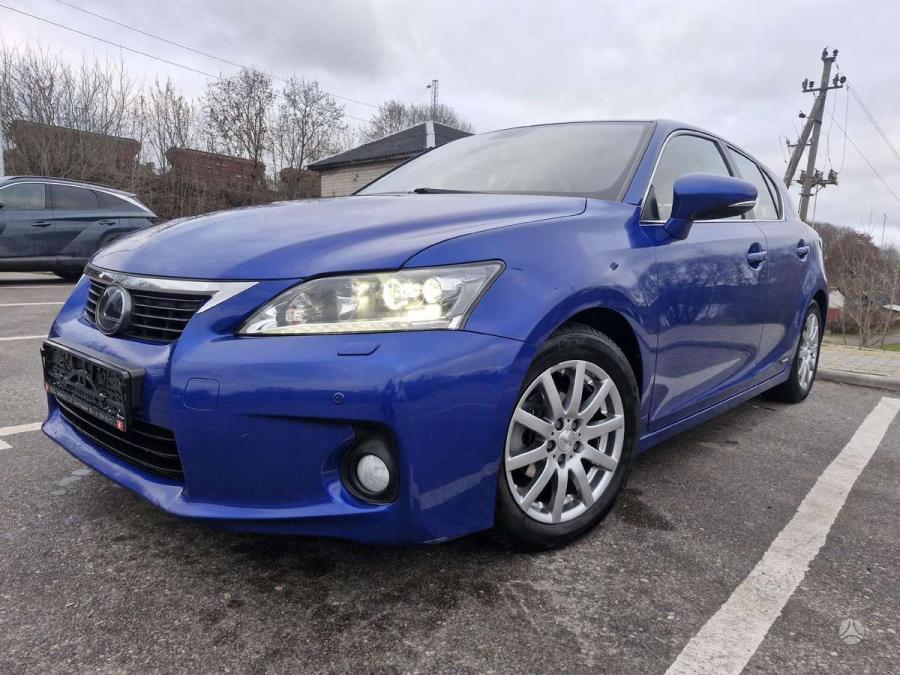 Blue Lexus CT 200h 2012 in Vilnius, with an engine capacity of 1.80 L and mileage of 197 thousand km for 6900 €, photo 1 on AUTOMOTO.COM.LV