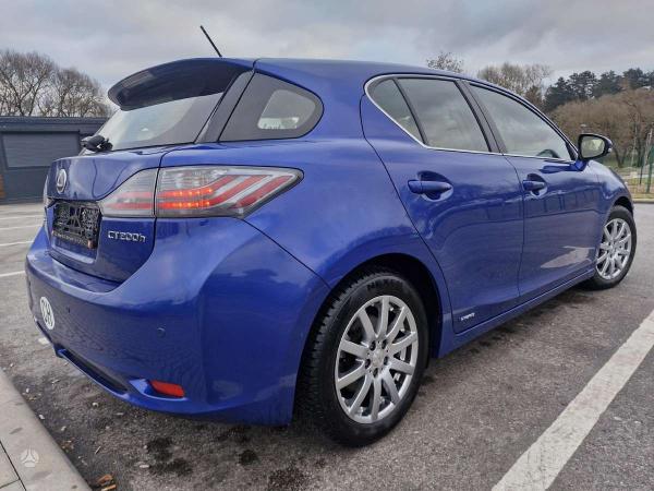 Zils Lexus CT 200h 2012 Viļņa, ar dzinēja tilpumu 1.80 L un nobraukumu 197 tūkst. km par 6900 €, foto 3 vietnē AUTOMOTO.COM.LV