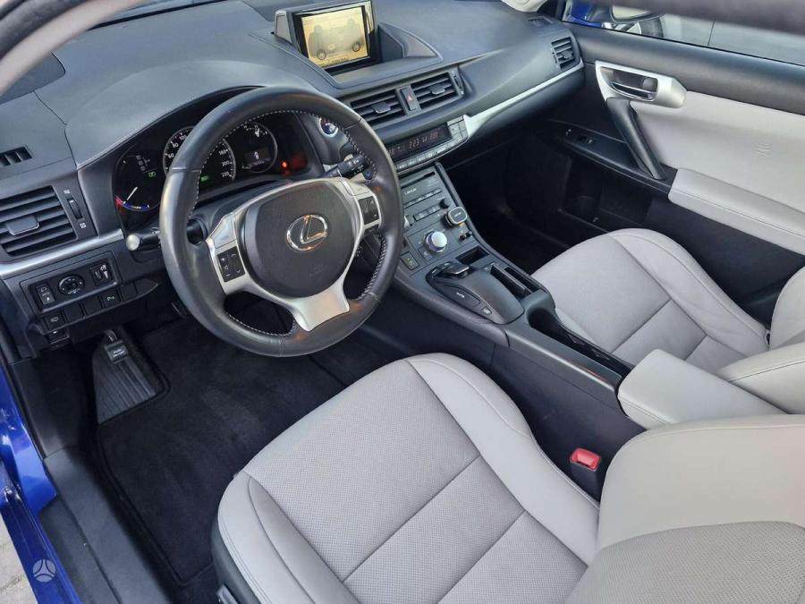 Blue Lexus CT 200h 2012 in Vilnius, with an engine capacity of 1.80 L and mileage of 197 thousand km for 6900 €, photo 8 on AUTOMOTO.COM.LV