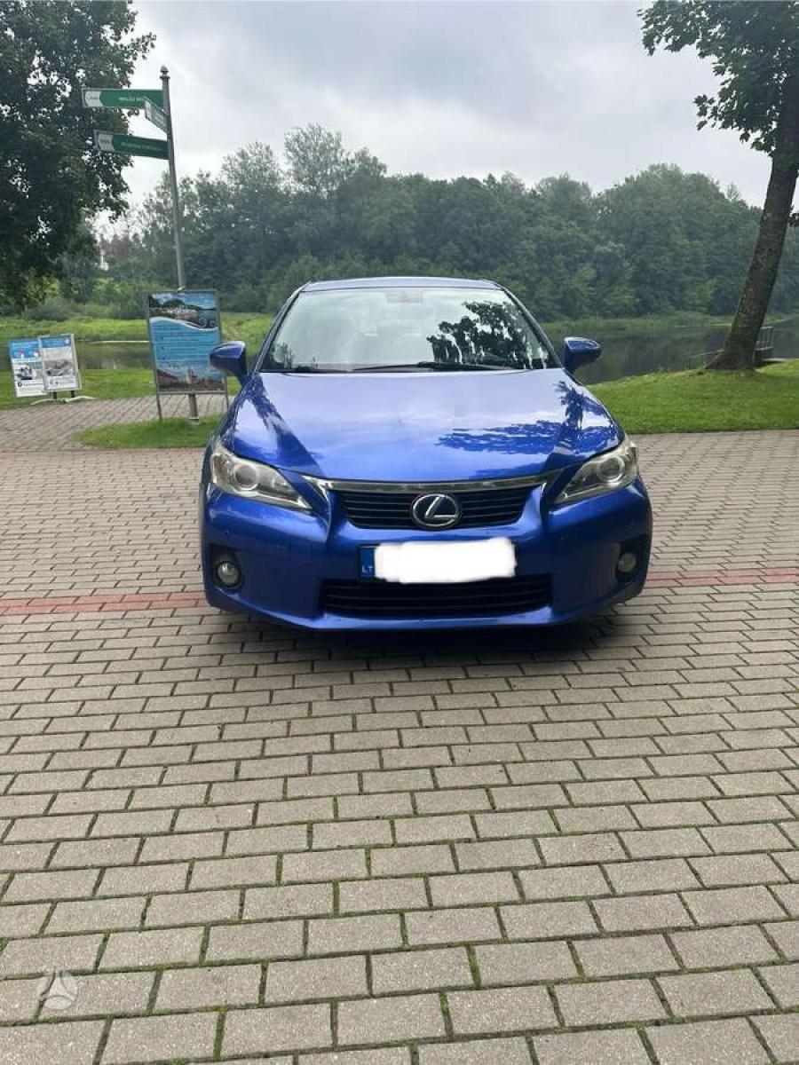 Blue Lexus CT 200h 2012 in Vilnius, with an engine capacity of 1.80 L and mileage of 306 thousand km for 6250 €, photo 2 on AUTOMOTO.COM.LV