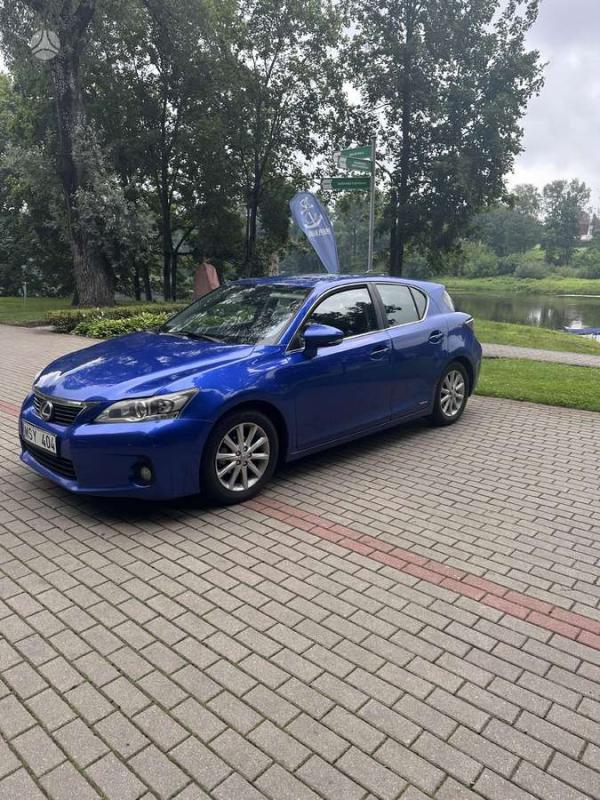 Blue Lexus CT 200h 2012 in Vilnius, with an engine capacity of 1.80 L and mileage of 306 thousand km for 6250 €, photo 3 on AUTOMOTO.COM.LV