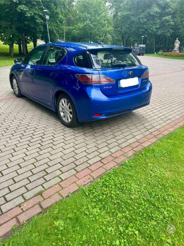 Blue Lexus CT 200h 2012 in Vilnius, with an engine capacity of 1.80 L and mileage of 306 thousand km for 6250 €, photo 4 on AUTOMOTO.COM.LV