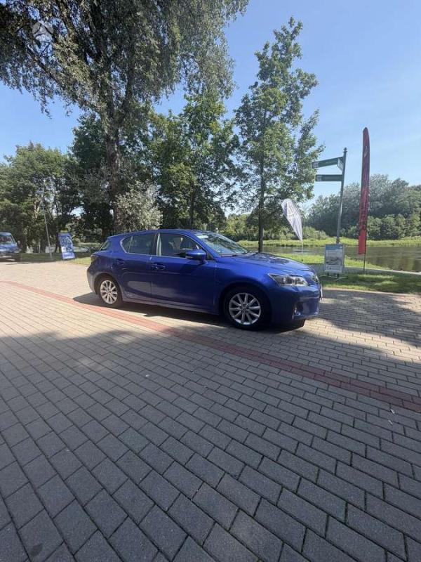 Синий Лексус CT 200h 2012 в Вильнюс, объемом двигателя 1.80 л и пробегом 327 тыс. км за 7700 €, фото 1 на AUTOMOTO.COM.LV