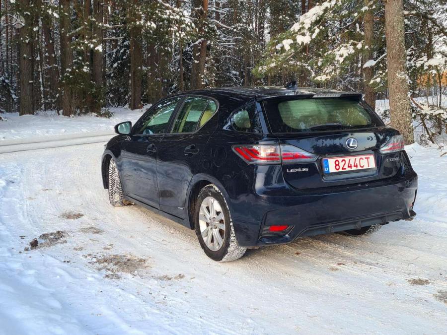 Синий Лексус CT 200h 2014 в Вильнюс, объемом двигателя 1.80 л и пробегом 240 тыс. км за 9200 €, фото 3 на AUTOMOTO.COM.LV