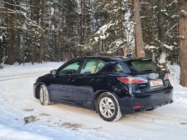 Zils Lexus CT 200h 2014 Viļņa, ar dzinēja tilpumu 1.80 L un nobraukumu 240 tūkst. km par 9200 €, foto 4 vietnē AUTOMOTO.COM.LV