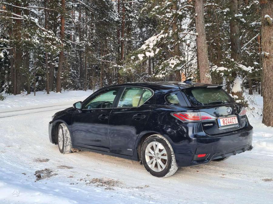 Синий Лексус CT 200h 2014 в Вильнюс, объемом двигателя 1.80 л и пробегом 240 тыс. км за 9200 €, фото 4 на AUTOMOTO.COM.LV