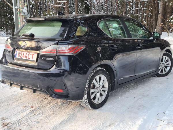 Zils Lexus CT 200h 2014 Viļņa, ar dzinēja tilpumu 1.80 L un nobraukumu 240 tūkst. km par 9200 €, foto 6 vietnē AUTOMOTO.COM.LV