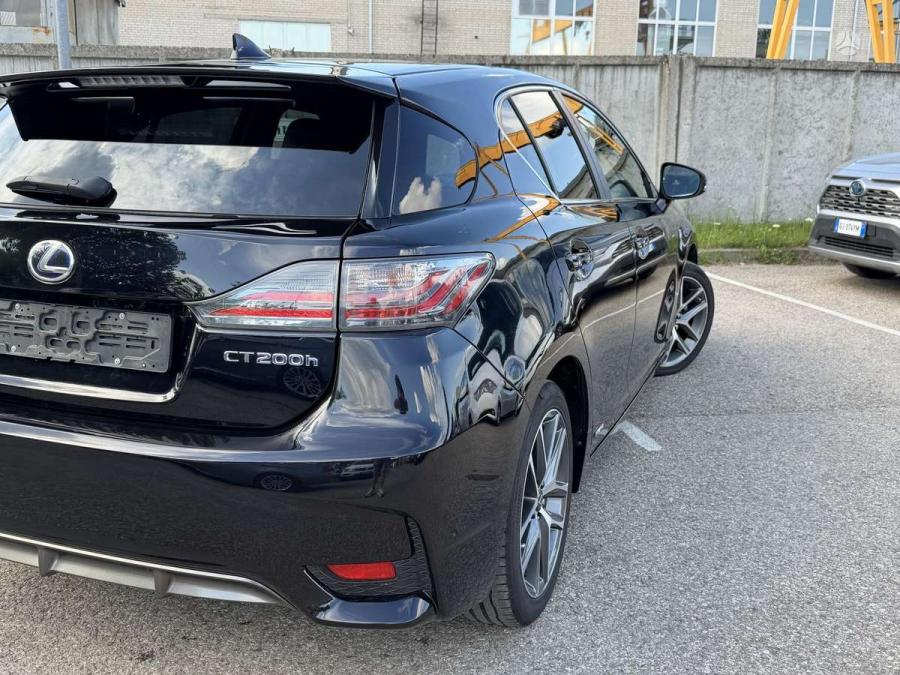 Blue Lexus CT 200h 2014 in Vilnius, with an engine capacity of 1.80 L and mileage of 175 thousand km for 12000 €, photo 11 on AUTOMOTO.COM.LV