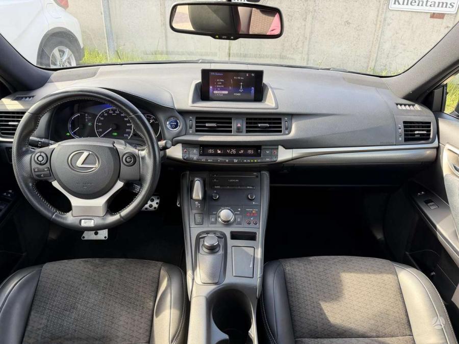 Blue Lexus CT 200h 2014 in Vilnius, with an engine capacity of 1.80 L and mileage of 175 thousand km for 12000 €, photo 17 on AUTOMOTO.COM.LV