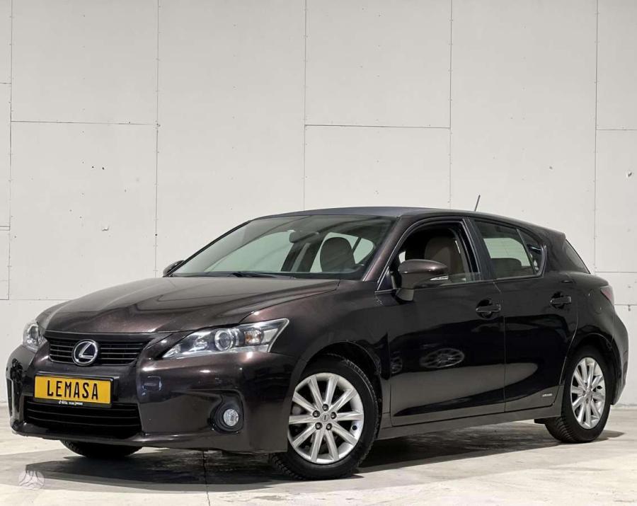 Brown Lexus CT 200h 2011 in Klaipeda, with an engine capacity of 1.80 L and mileage of 181 thousand km for 8499 €, photo 3 on AUTOMOTO.COM.LV