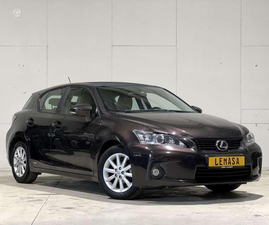 Brown Lexus CT 200h 2011 in Klaipeda, with an engine capacity of 1.80 L and mileage of 181 thousand km for 8499 €, photo 7 on AUTOMOTO.COM.LV