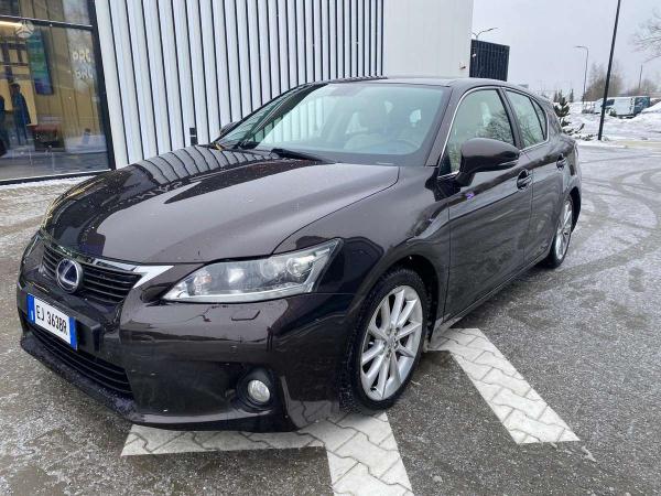 Brown Lexus CT 200h 2011 in Vilnius, with an engine capacity of 1.80 L and mileage of 218 thousand km for 8500 €, photo 1 on AUTOMOTO.COM.LV