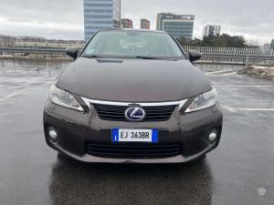 Brown Lexus CT 200h 2011 in Vilnius, with an engine capacity of 1.80 L and mileage of 218 thousand km for 8500 €, photo 2 on AUTOMOTO.COM.LV