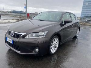 Brown Lexus CT 200h 2011 in Vilnius, with an engine capacity of 1.80 L and mileage of 218 thousand km for 8500 €, photo 3 on AUTOMOTO.COM.LV