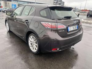 Brown Lexus CT 200h 2011 in Vilnius, with an engine capacity of 1.80 L and mileage of 218 thousand km for 8500 €, photo 5 on AUTOMOTO.COM.LV