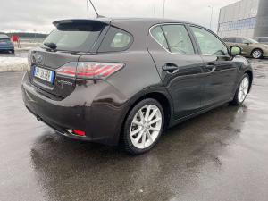 Brown Lexus CT 200h 2011 in Vilnius, with an engine capacity of 1.80 L and mileage of 218 thousand km for 8500 €, photo 7 on AUTOMOTO.COM.LV