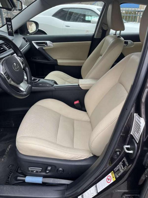 Brūns Lexus CT 200h 2011 Viļņa, ar dzinēja tilpumu 1.80 L un nobraukumu 218 tūkst. km par 8500 €, foto 11 vietnē AUTOMOTO.COM.LV