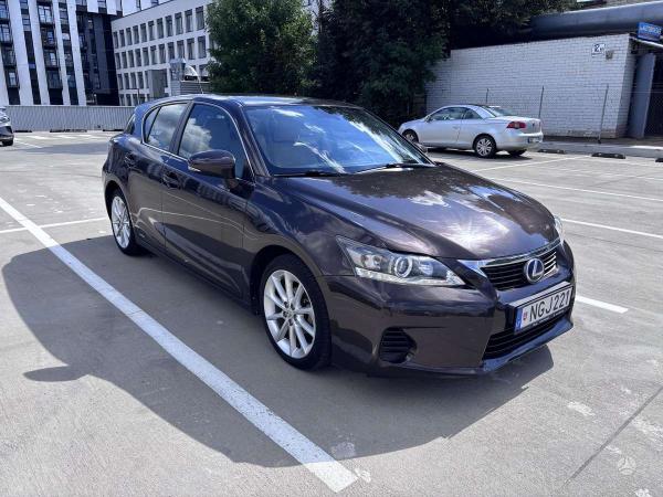 Brūns Lexus CT 200h 2011 Viļņa, ar dzinēja tilpumu 1.80 L un nobraukumu 173 tūkst. km par 7900 €, foto 3 vietnē AUTOMOTO.COM.LV