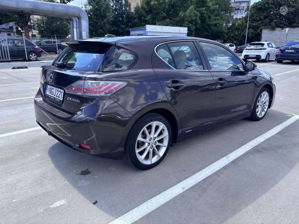 Brūns Lexus CT 200h 2011 Viļņa, ar dzinēja tilpumu 1.80 L un nobraukumu 173 tūkst. km par 7900 €, foto 5 vietnē AUTOMOTO.COM.LV