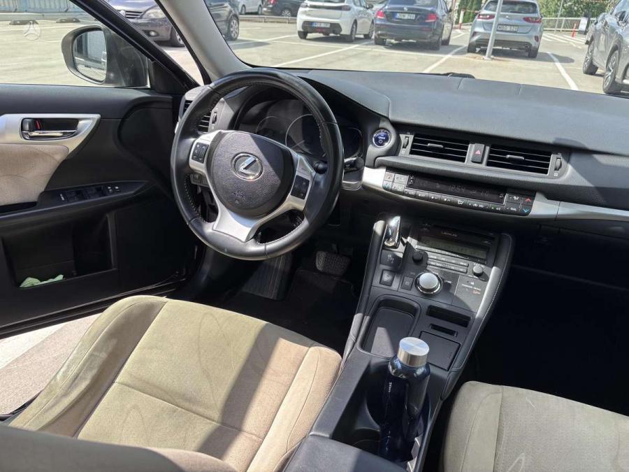 Brown Lexus CT 200h 2011 in Vilnius, with an engine capacity of 1.80 L and mileage of 173 thousand km for 7900 €, photo 12 on AUTOMOTO.COM.LV