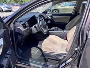Brown Lexus CT 200h 2011 in Vilnius, with an engine capacity of 1.80 L and mileage of 173 thousand km for 7900 €, photo 13 on AUTOMOTO.COM.LV