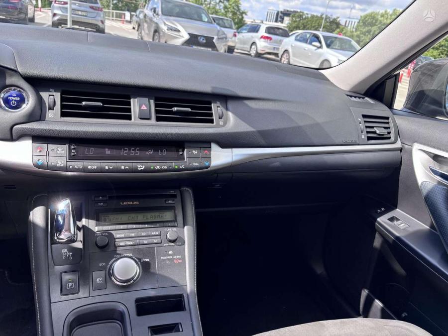 Brown Lexus CT 200h 2011 in Vilnius, with an engine capacity of 1.80 L and mileage of 173 thousand km for 7900 €, photo 14 on AUTOMOTO.COM.LV