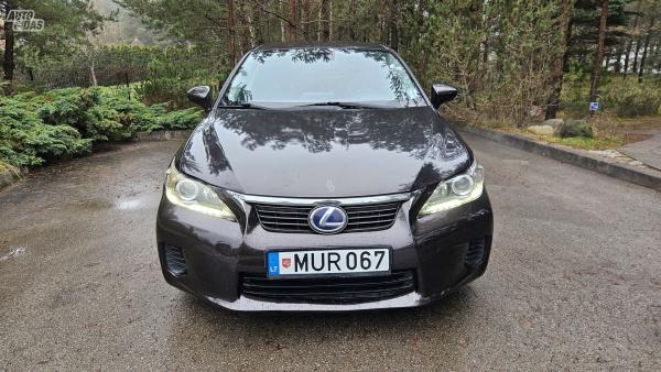 Brūns Lexus CT 200h 2012 Viļņa, ar dzinēja tilpumu 1.80 L un nobraukumu 146 tūkst. km par 8600 €, foto 2 vietnē AUTOMOTO.COM.LV