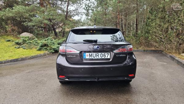 Brūns Lexus CT 200h 2012 Viļņa, ar dzinēja tilpumu 1.80 L un nobraukumu 146 tūkst. km par 8600 €, foto 8 vietnē AUTOMOTO.COM.LV