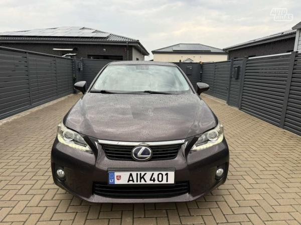 Brūns Lexus CT 200h 2012 Kauņa, ar dzinēja tilpumu 1.80 L un nobraukumu 307 tūkst. km par 7300 €, foto 2 vietnē AUTOMOTO.COM.LV