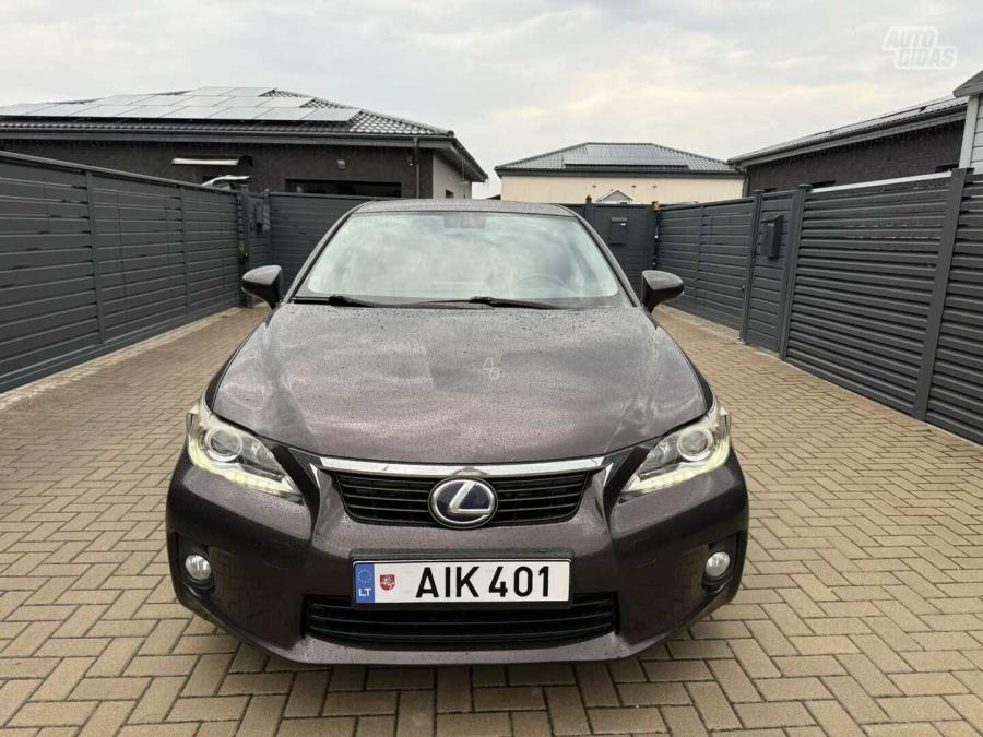Brūns Lexus CT 200h 2012 Kauņa, ar dzinēja tilpumu 1.80 L un nobraukumu 307 tūkst. km par 7300 €, foto 3 vietnē AUTOMOTO.COM.LV