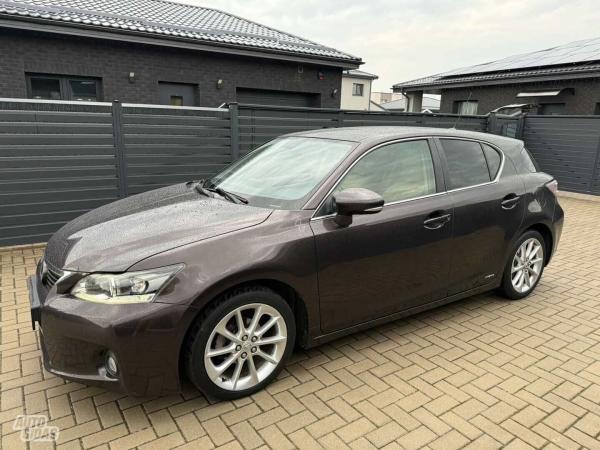 Brūns Lexus CT 200h 2012 Kauņa, ar dzinēja tilpumu 1.80 L un nobraukumu 307 tūkst. km par 7300 €, foto 3 vietnē AUTOMOTO.COM.LV