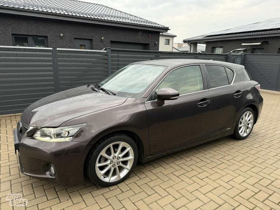 Brūns Lexus CT 200h 2012 Kauņa, ar dzinēja tilpumu 1.80 L un nobraukumu 307 tūkst. km par 7300 €, foto 4 vietnē AUTOMOTO.COM.LV
