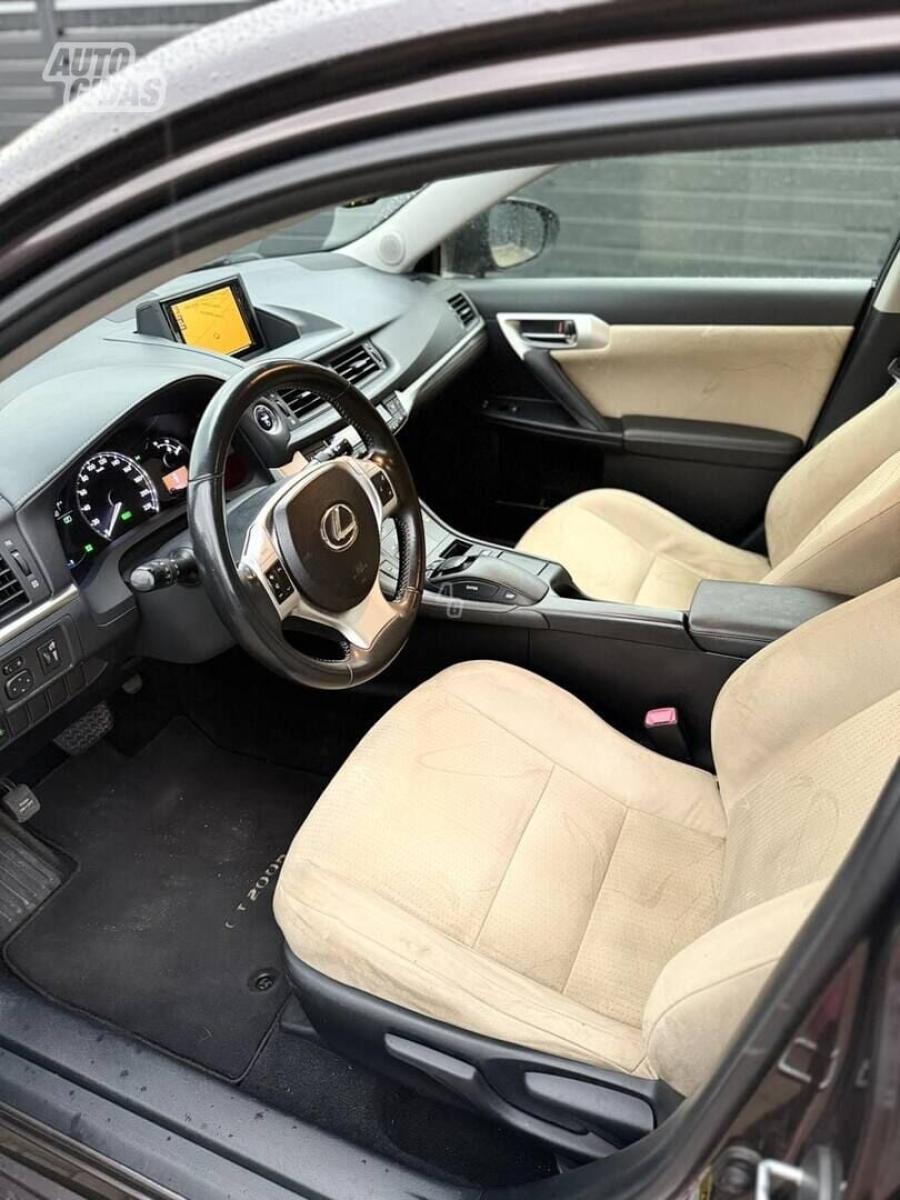 Brūns Lexus CT 200h 2012 Kauņa, ar dzinēja tilpumu 1.80 L un nobraukumu 307 tūkst. km par 7300 €, foto 12 vietnē AUTOMOTO.COM.LV