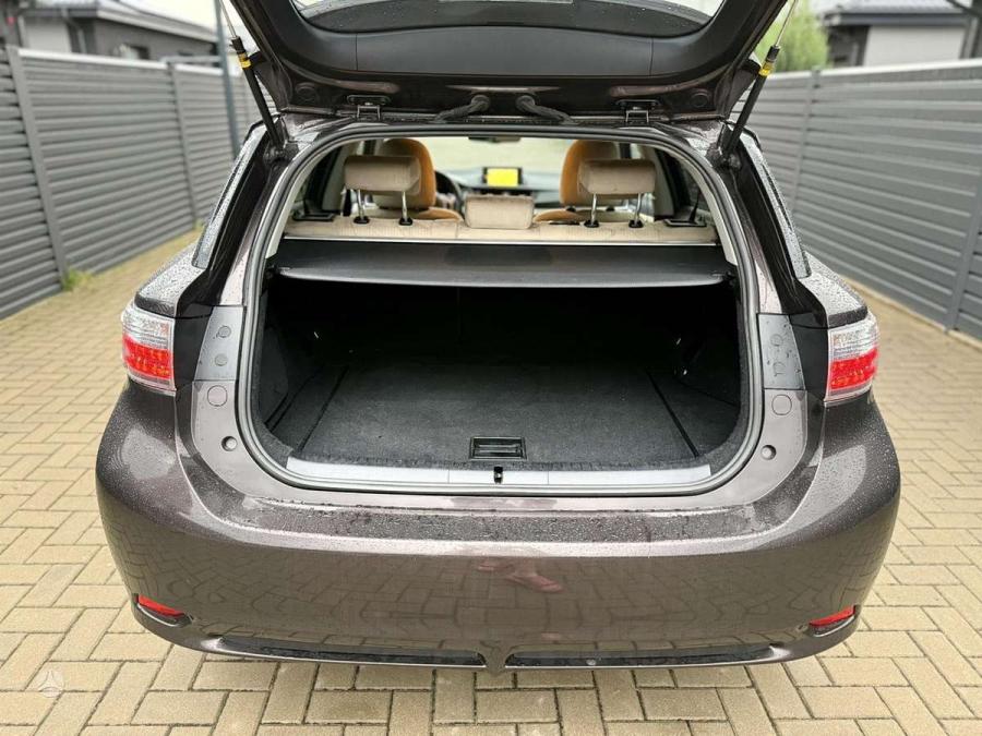 Brūns Lexus CT 200h 2012 Kauņa, ar dzinēja tilpumu 1.80 L un nobraukumu 307 tūkst. km par 7300 €, foto 14 vietnē AUTOMOTO.COM.LV