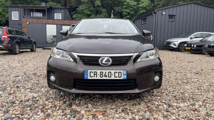 Brown Lexus CT 200h 2013 in Kaunas, with an engine capacity of 1.80 L and mileage of 250 thousand km for 8900 €, photo 3 on AUTOMOTO.COM.LV