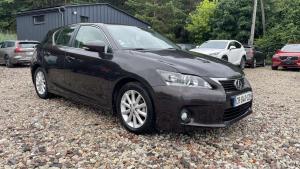 Brown Lexus CT 200h 2013 in Kaunas, with an engine capacity of 1.80 L and mileage of 250 thousand km for 8900 €, photo 4 on AUTOMOTO.COM.LV