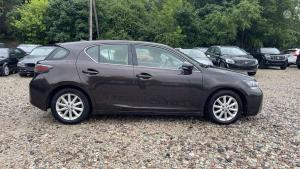 Brown Lexus CT 200h 2013 in Kaunas, with an engine capacity of 1.80 L and mileage of 250 thousand km for 8900 €, photo 5 on AUTOMOTO.COM.LV