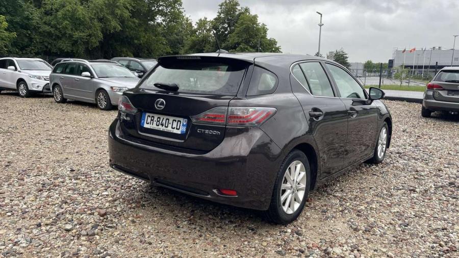 Brown Lexus CT 200h 2013 in Kaunas, with an engine capacity of 1.80 L and mileage of 250 thousand km for 8900 €, photo 6 on AUTOMOTO.COM.LV