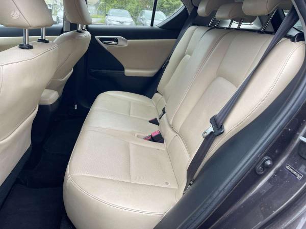 Brūns Lexus CT 200h 2013 Kauņa, ar dzinēja tilpumu 1.80 L un nobraukumu 250 tūkst. km par 8900 €, foto 10 vietnē AUTOMOTO.COM.LV