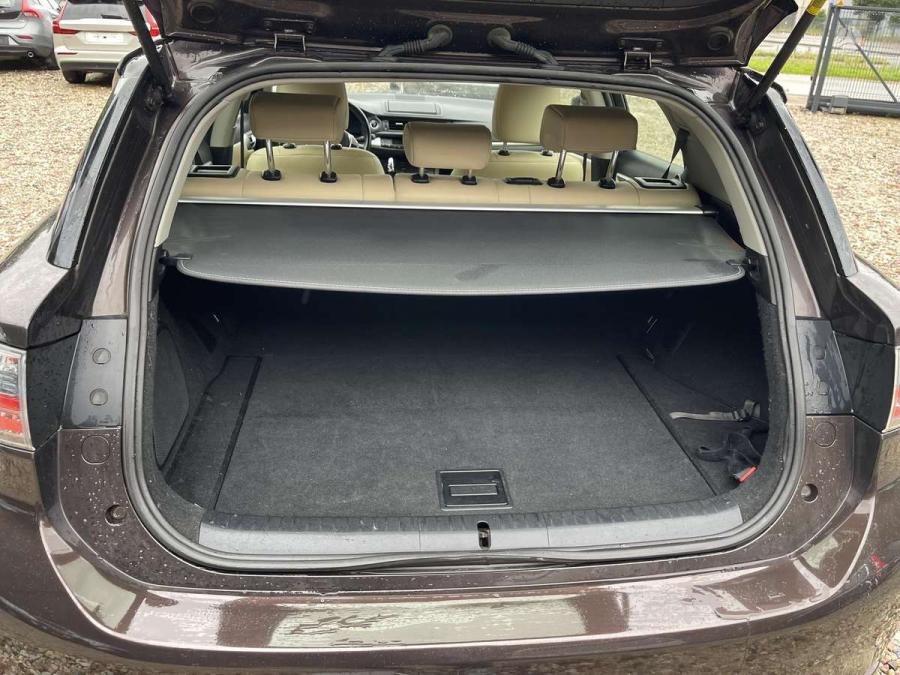 Brown Lexus CT 200h 2013 in Kaunas, with an engine capacity of 1.80 L and mileage of 250 thousand km for 8900 €, photo 12 on AUTOMOTO.COM.LV