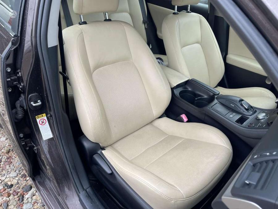Brown Lexus CT 200h 2013 in Kaunas, with an engine capacity of 1.80 L and mileage of 250 thousand km for 8900 €, photo 13 on AUTOMOTO.COM.LV