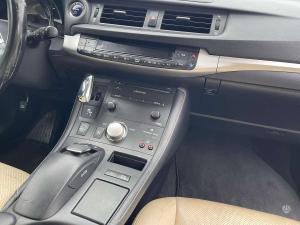 Brown Lexus CT 200h 2013 in Kaunas, with an engine capacity of 1.80 L and mileage of 250 thousand km for 8900 €, photo 14 on AUTOMOTO.COM.LV