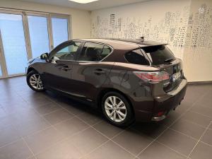 Brown Lexus CT 200h 2014 in Kaunas, with an engine capacity of 1.80 L and mileage of 143 thousand km for 12900 €, photo 2 on AUTOMOTO.COM.LV