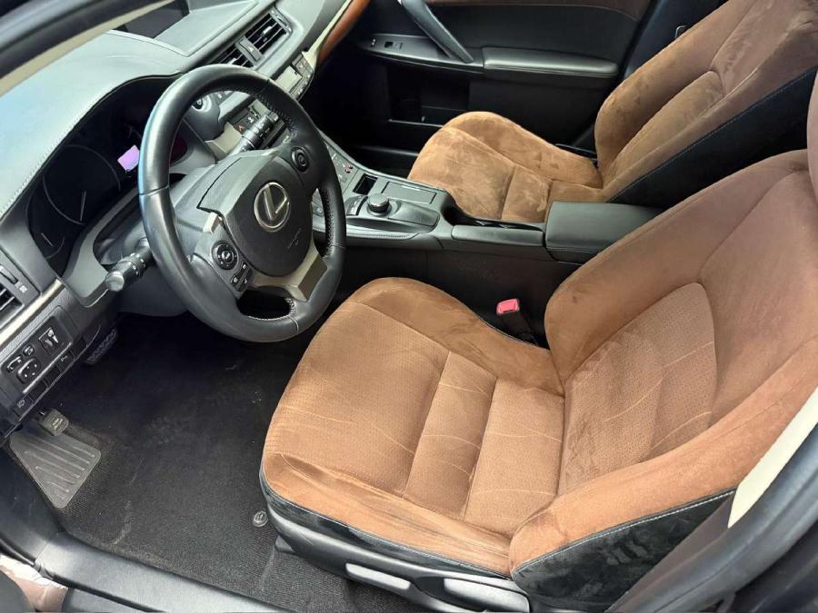 Brown Lexus CT 200h 2014 in Kaunas, with an engine capacity of 1.80 L and mileage of 143 thousand km for 12900 €, photo 11 on AUTOMOTO.COM.LV