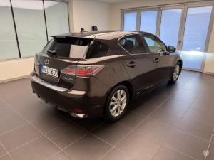 Brown Lexus CT 200h 2014 in Kaunas, with an engine capacity of 1.80 L and mileage of 143 thousand km for 12900 €, photo 23 on AUTOMOTO.COM.LV