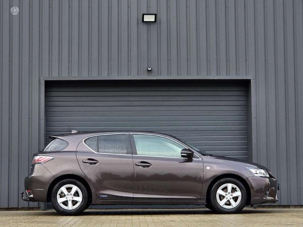 Brown Lexus CT 200h 2015 in Kaunas, with an engine capacity of 1.80 L and mileage of 254 thousand km for 10999 €, photo 5 on AUTOMOTO.COM.LV