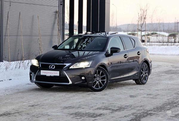 Brown Lexus CT 200h 2015 in Vilnius, with an engine capacity of 1.80 L and mileage of 300 thousand km for 9850 €, photo 8 on AUTOMOTO.COM.LV