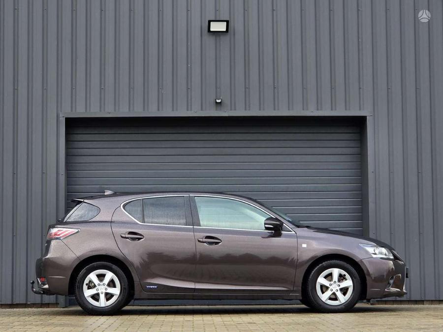 Brūns Lexus CT 200h 2015 Kauņa, ar dzinēja tilpumu 1.80 L un nobraukumu 254 tūkst. km par 10899 €, foto 5 vietnē AUTOMOTO.COM.LV