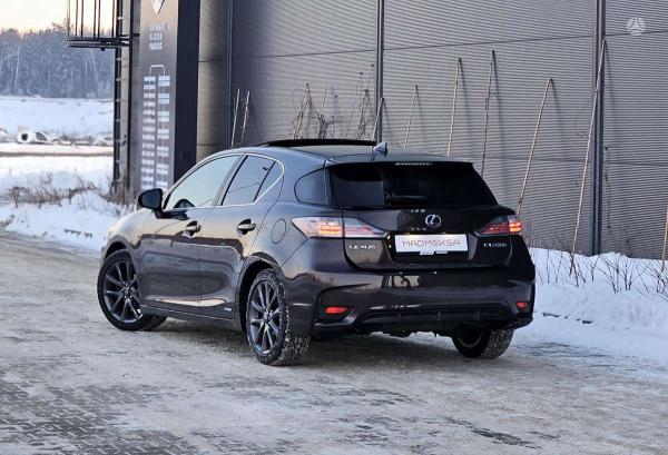 Brown Lexus CT 200h 2015 in Vilnius, with an engine capacity of 1.80 L and mileage of 300 thousand km for 9750 €, photo 6 on AUTOMOTO.COM.LV