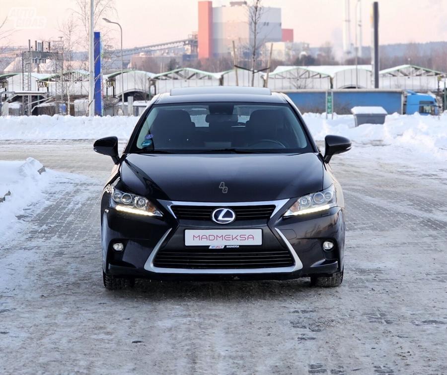 Brown Lexus CT 200h 2015 in Vilnius, with an engine capacity of 1.80 L and mileage of 300 thousand km for 9500 €, photo 11 on AUTOMOTO.COM.LV